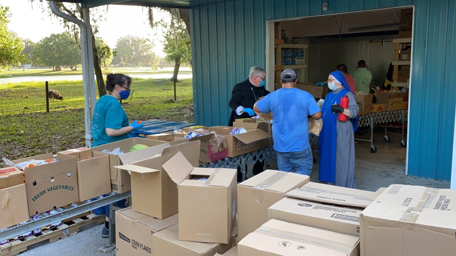 Parish food pantry meets growing need - Diocese of Venice