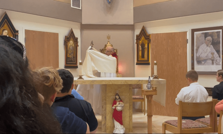 Eucharistic Devotional Project begins in schools - Diocese of Venice