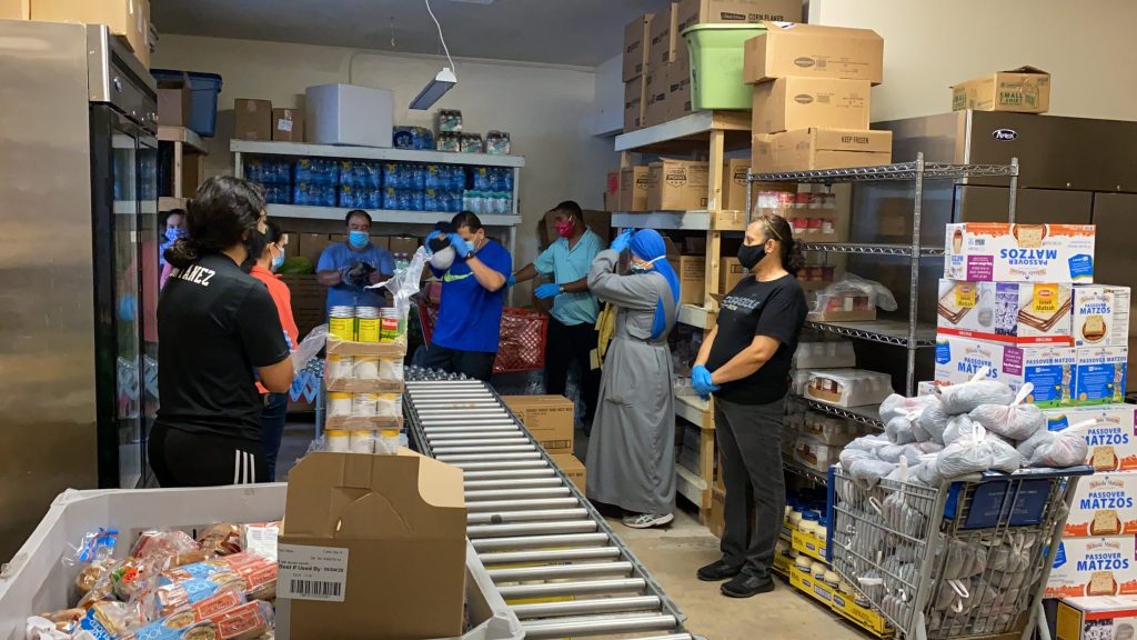 Parish food pantry meets growing need - Diocese of Venice